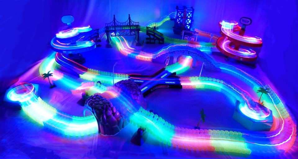 2 Magic Twister Glow In the Dark Light Up Race Tracks Tracks Flex ...