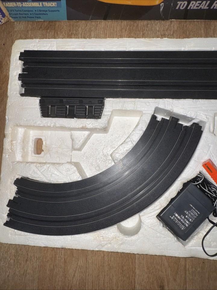 Aurora AFX TOMY HO race set 8601 Camaro Challenge Race Set Missing One ...