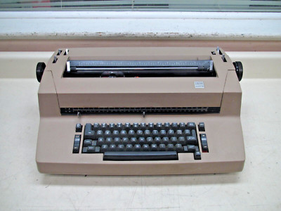 Typewriters & Word Processors - Correction Electric Typewriter