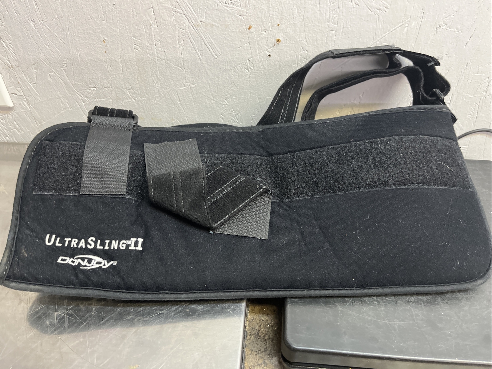 DonJoy UltraSling II Shoulder Arm Sling Immobilizer Black, Size Medium ...