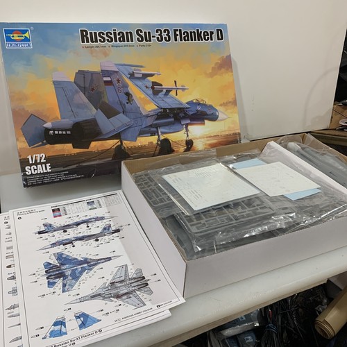 TRUMPETER 1/72 RUSSIAN SU-33UB FLANKER D KIT 01678 …… with CARRIER DECK ...