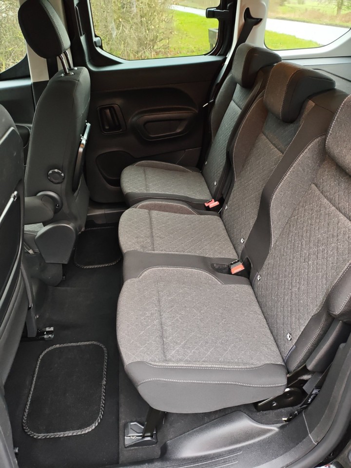 Vauxhall Combo Life Electric 50kwh Design MPV 5dr Electric Auto 7.4kw ...