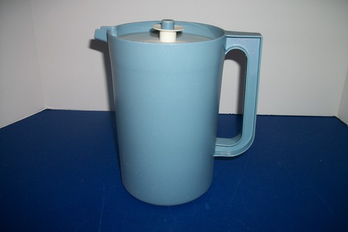 Vintage Tupperware Light Blue 2-QUART Pitcher With Lid #1676 - Used | eBay