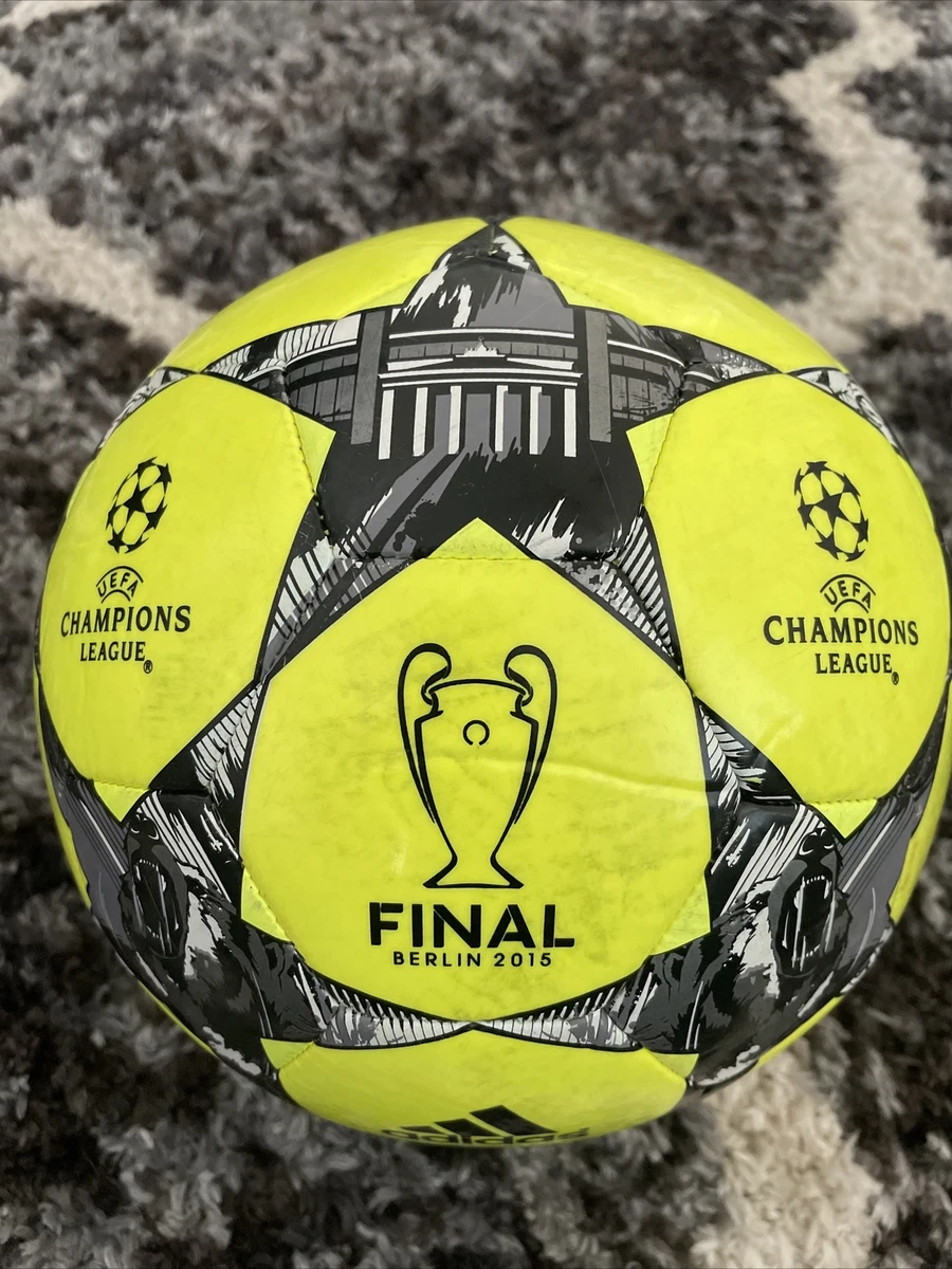 Champions League Capitano Soccer Ball