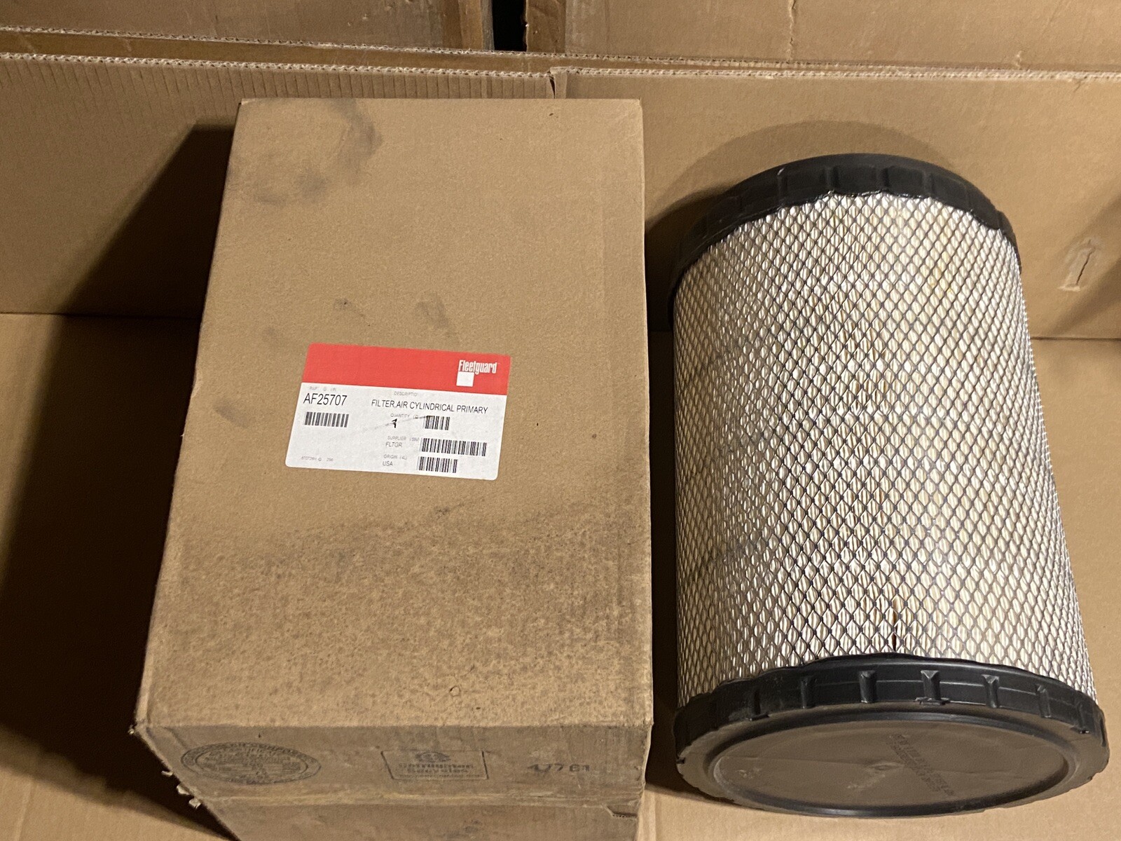 FLEETGUARD AF25707 - Air filter cross reference