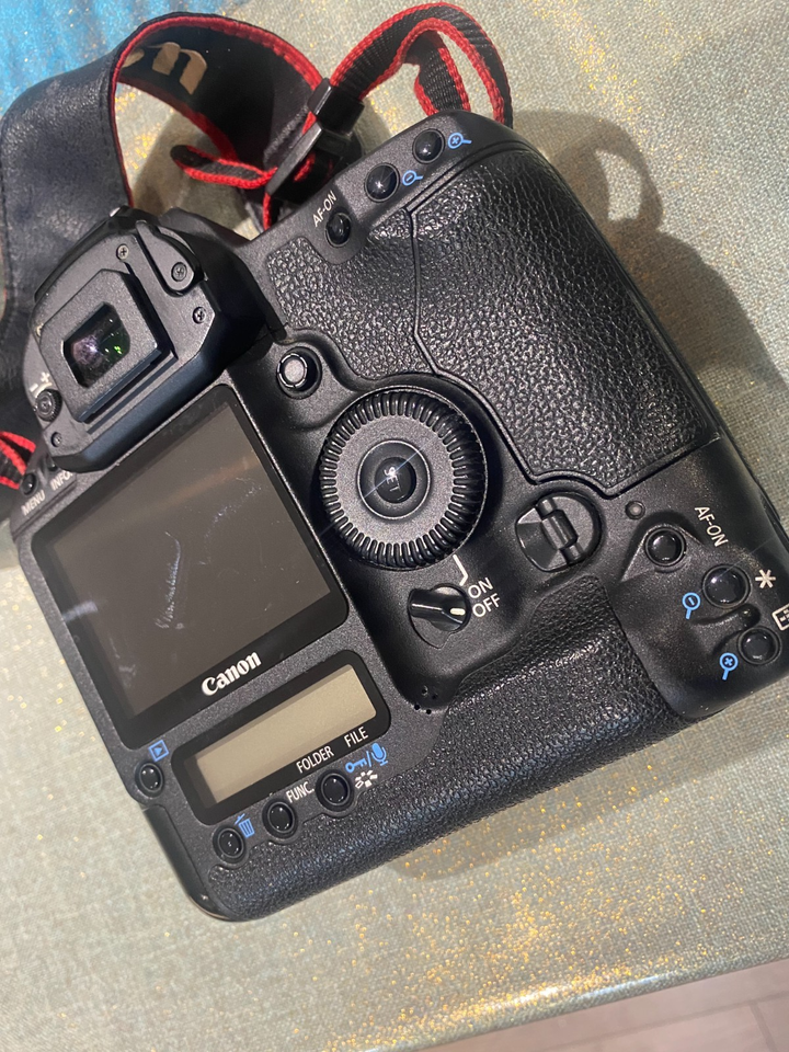 Canon EOS 1D MkIII 18.1MP Digital SLR Camera Body with box, battery ...