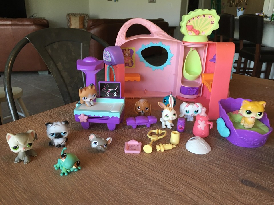 Lot Littlest Pet Shop LPS Get Better Center Tree House Carry Case ...