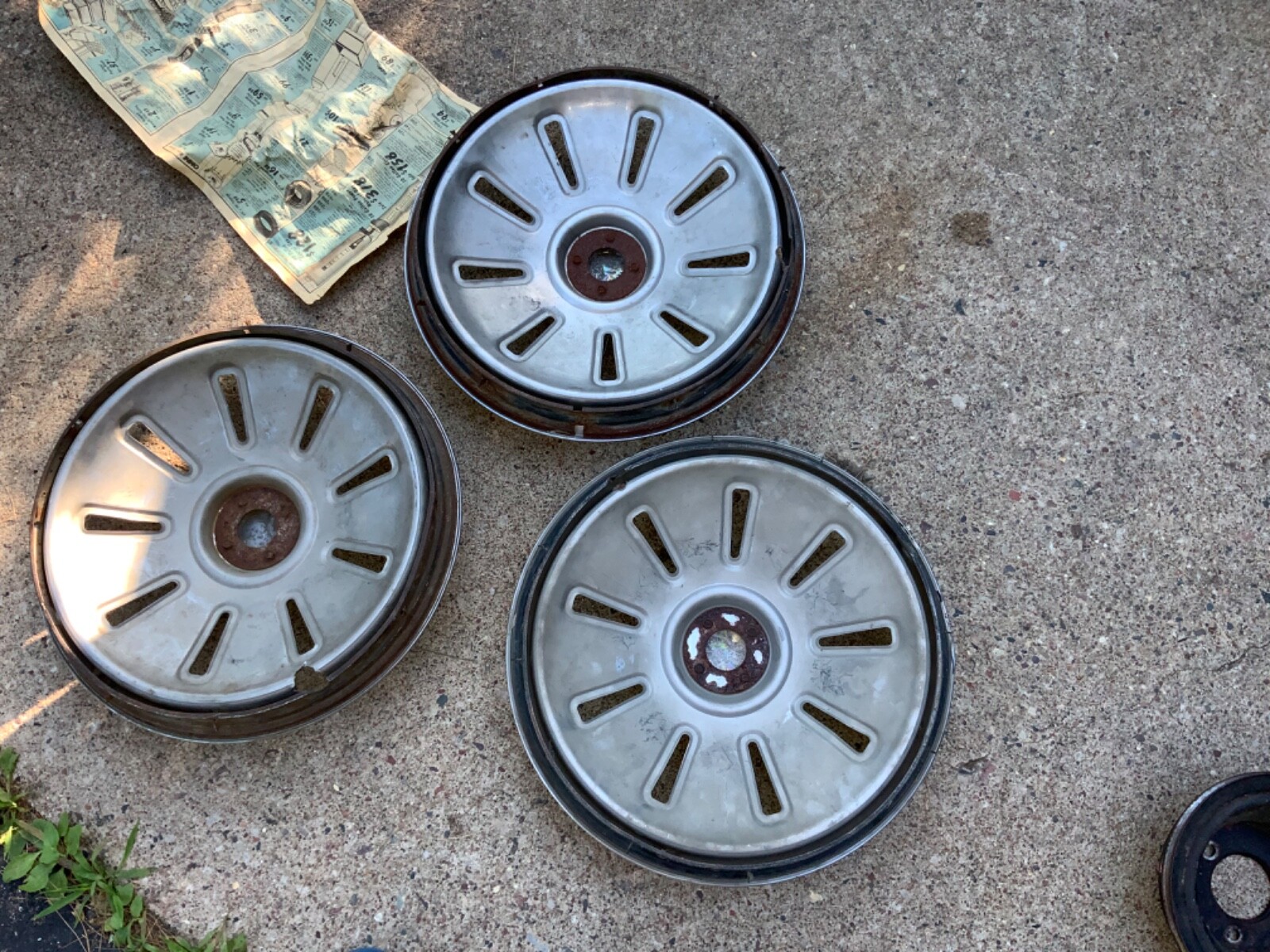OEM GM CORVETTE C2 EARLY 1964 FROSTED ORIGINAL USED HUBS CAPS SET OF 3 ...
