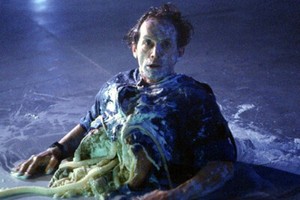 Lance Henriksen Aliens Cut In Half Lying On Floor 24X18 Poster() | eBay