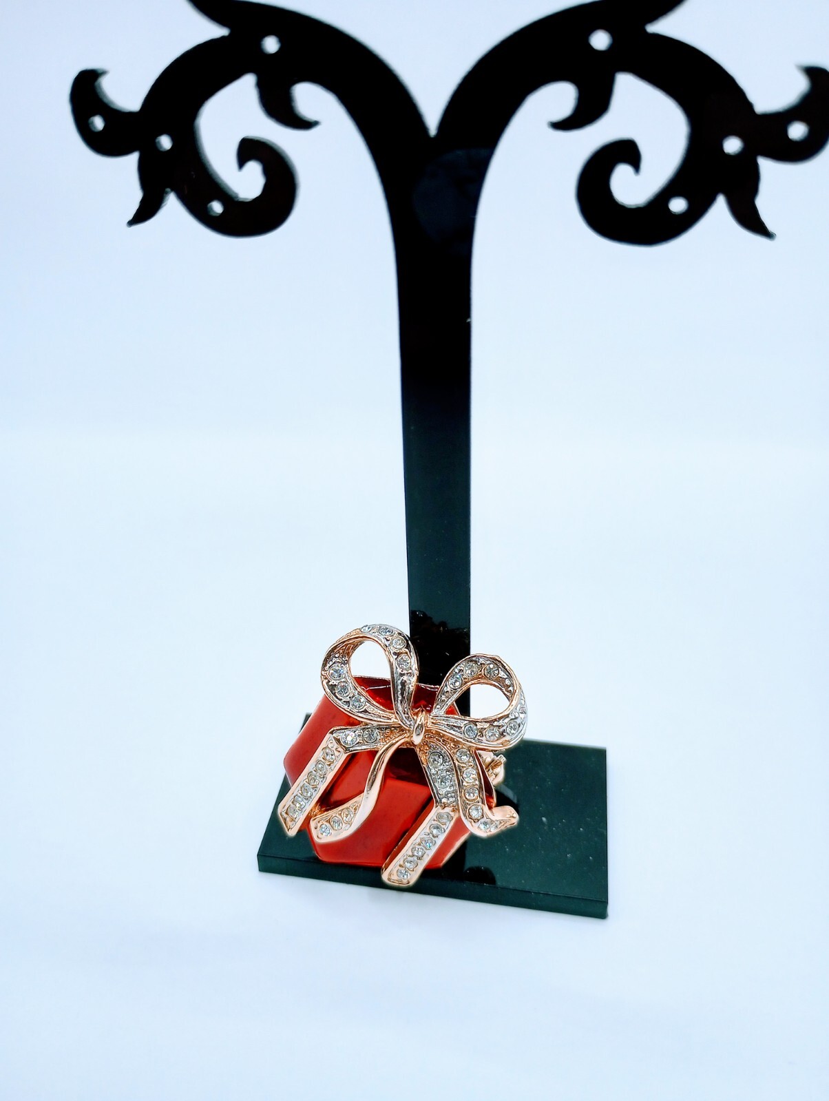 vintage costume 1980 red enamel present brooch pin cl… - Gem