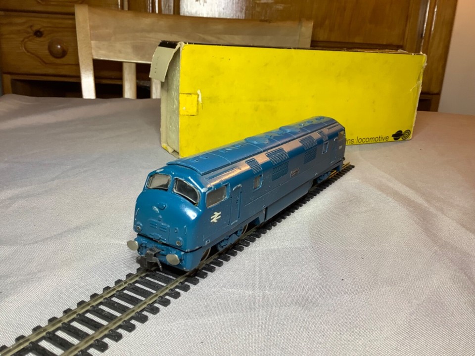 Trix Trains 1123 2 Rail BR Blue Class 42 warship Diesel Loco D809 ...