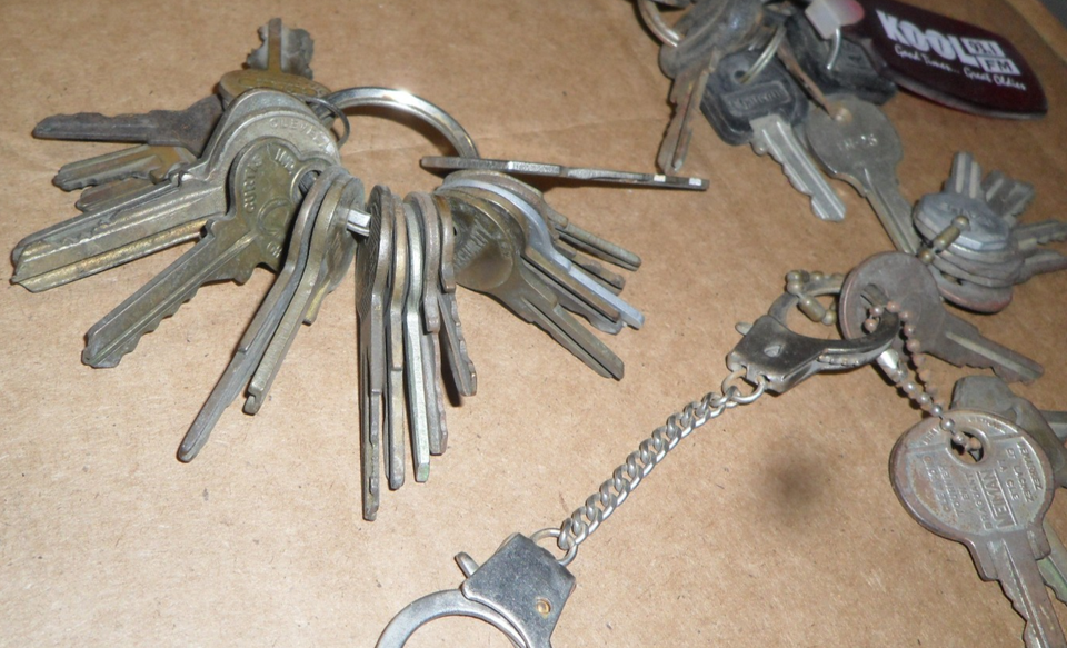 Lot of Vintage Keys GM Car TEC Briggs & Straton Neiman ALBA Yale Curtis ...