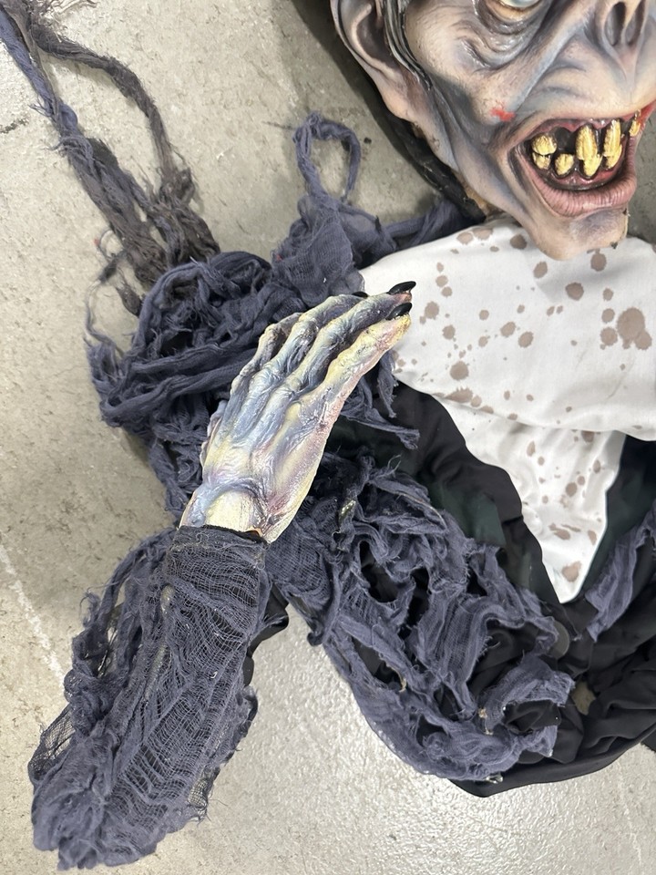 Spirit Halloween Life Size Large Hat Hanging Monster Skeleton Not ...