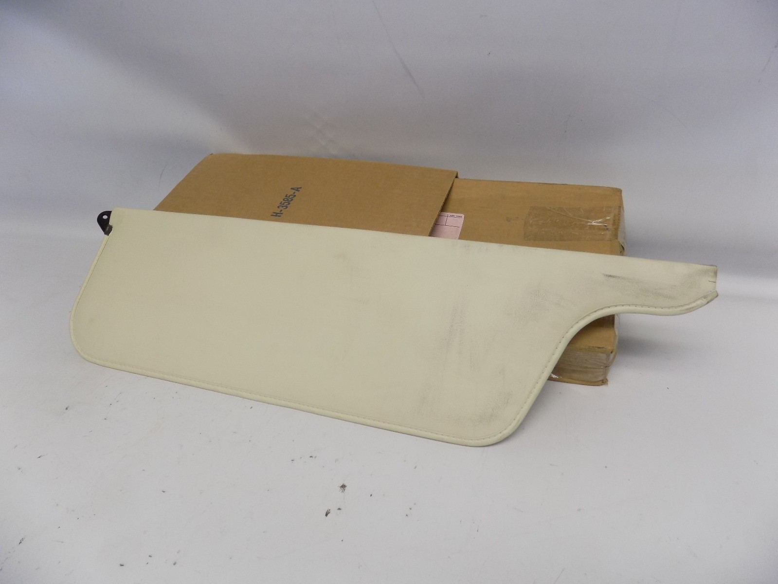 New OEM 1988-1991 Ford F150 Sun Visor Assembly E9UZ-1504104A2-W | eBay