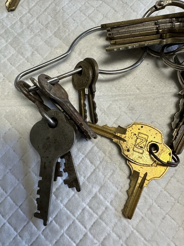 Almost 5 Pounds Old Vintage Keys Padlocks Fobs - Various Types | eBay