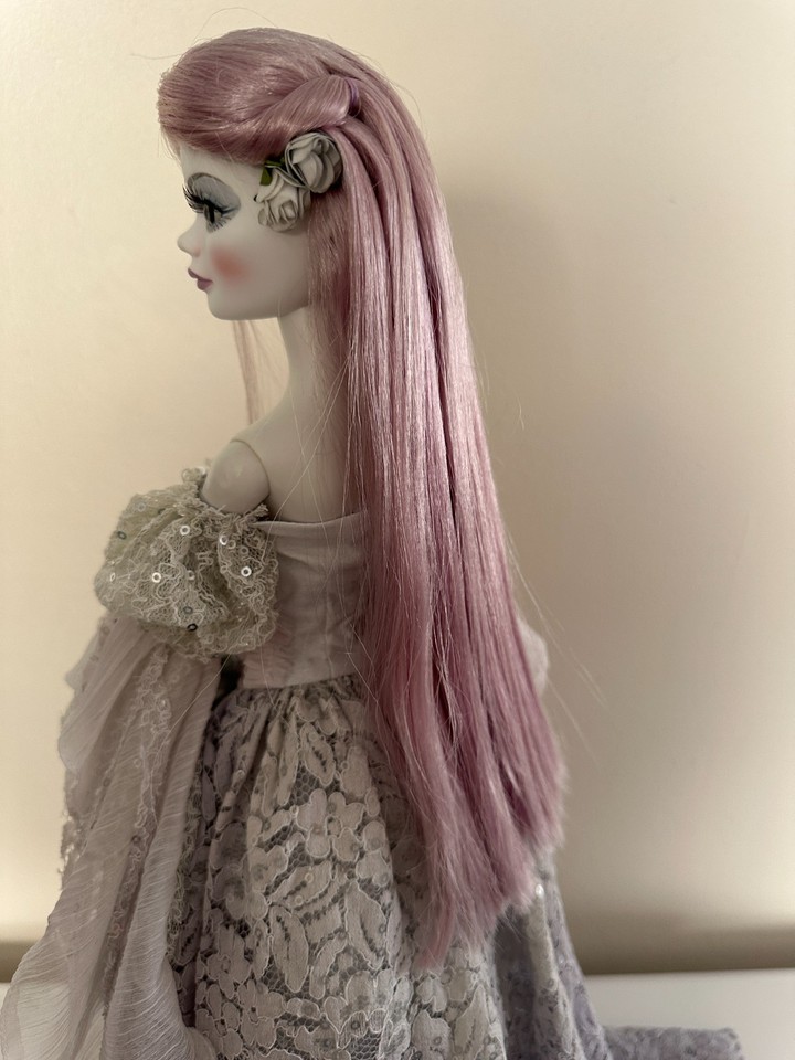 Evangeline Ghastly "Amelia Whistle-Wickham" GHOST DOLL +Orig Box, Wrist ...