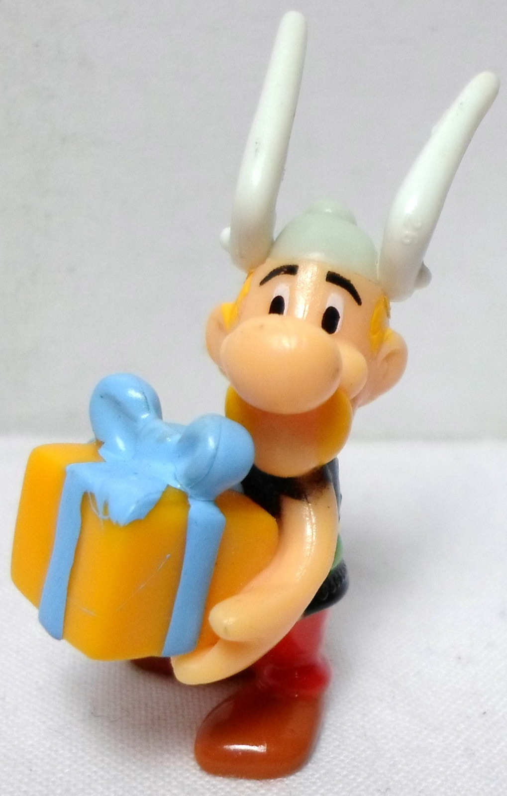 ASTERIX OBELIX VTG 90's ASTERIX WITH GIFT 1.5'' PLASTIC ACTION FIGURE ...