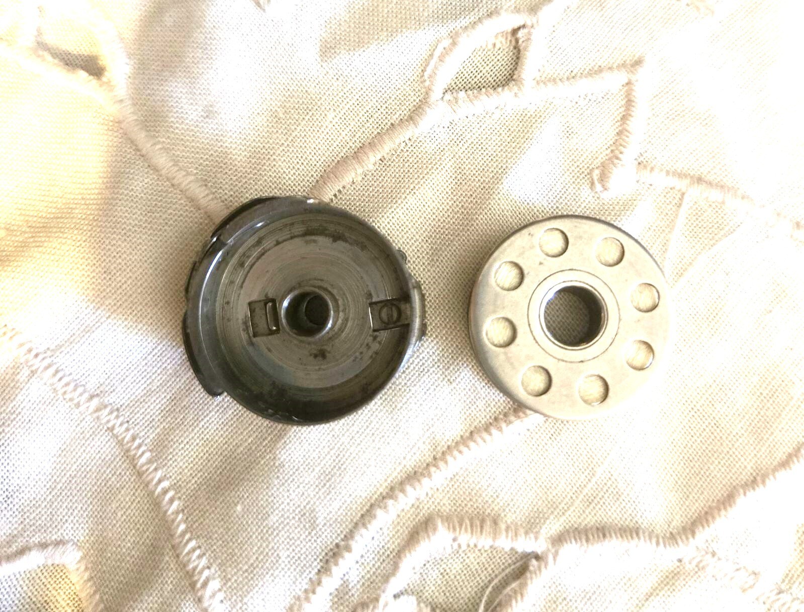SINGER 45750 Bobbin/Shuttle Cover for sale online | eBay