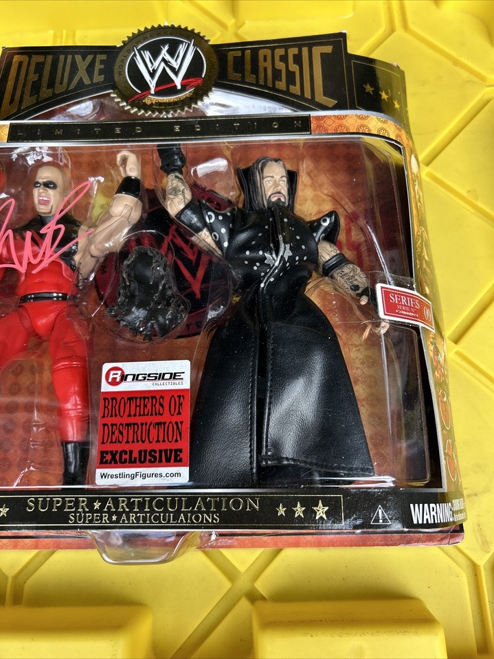 WWE DELUXE CLASSIC KANE AND UNDERTAKER BROTHERS OF DESTRUCTION ...