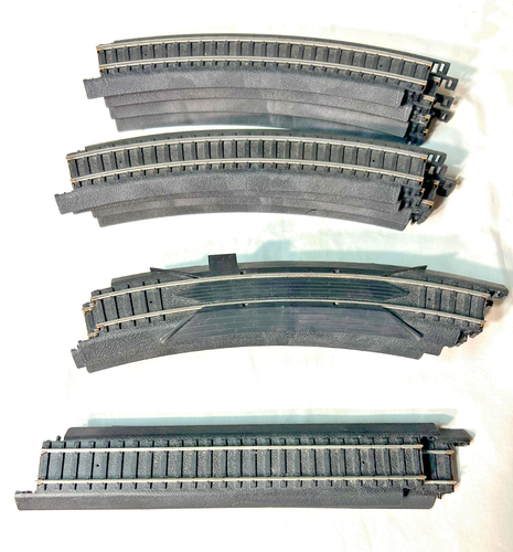 HO LifeLike Power Lock Track - 12 pieces of 18" radius, + 2 straight ...