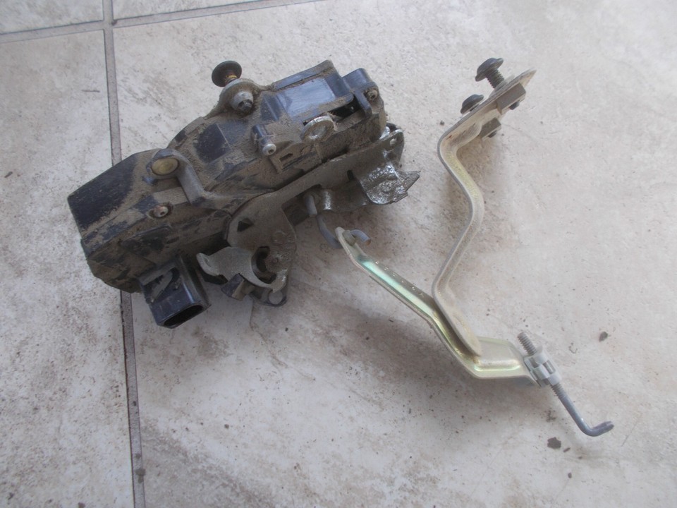 Saturn Vue SUV Rear Hatch Lid Latch Assembly 03 04 05 Used OEM | eBay