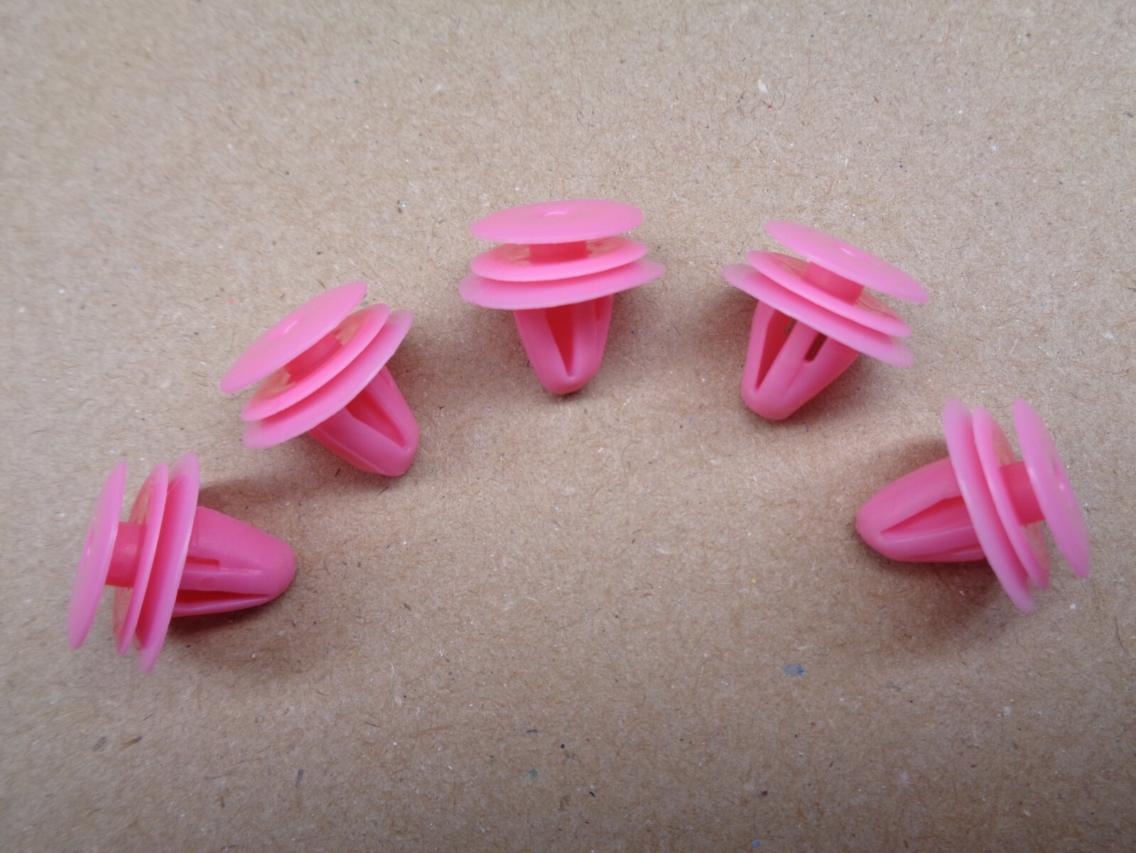 HYUNDAI AND KIA DOOR TRIM PANEL RETAINER! CLIPS! 82315-27000 LOT OF 25 ...