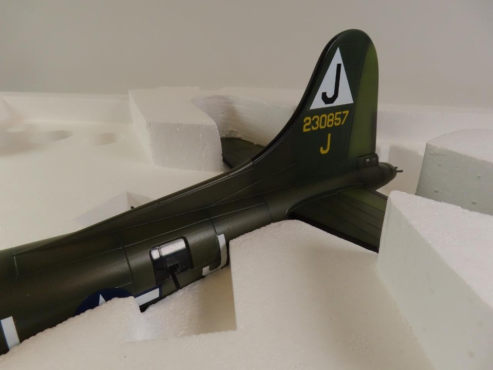 Franklin Mint Collection Armour B11B636 RAF B17, Brilliant code 3 model ...