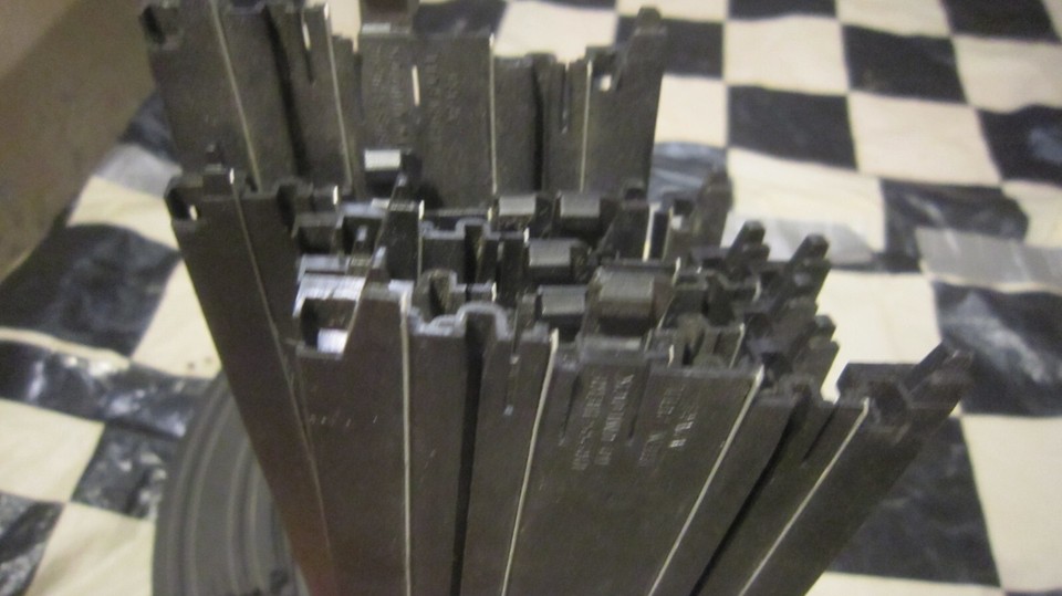 80 Piece Lot Of Tyco Slot Car Track,Straight,Curve,Banked,Cliff Hanger ...