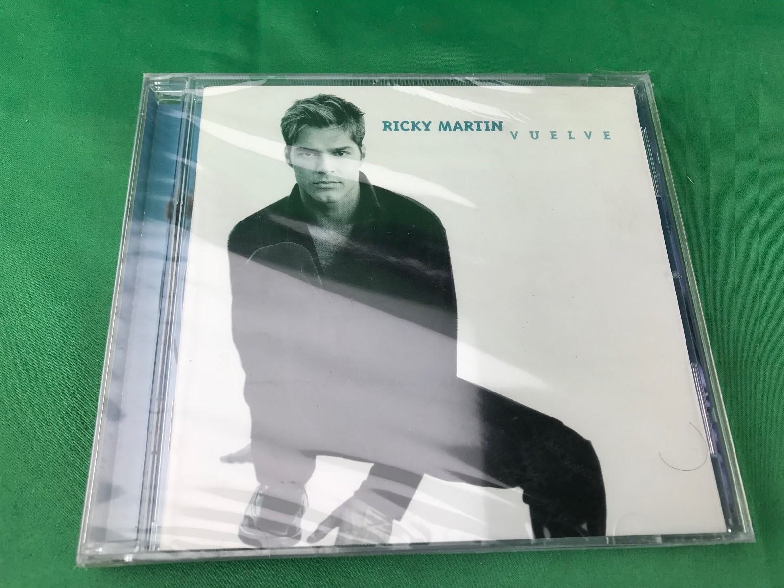 Vuelve by Ricky Martin (CD, Feb-1998, Sony Music Distribution (USA ...
