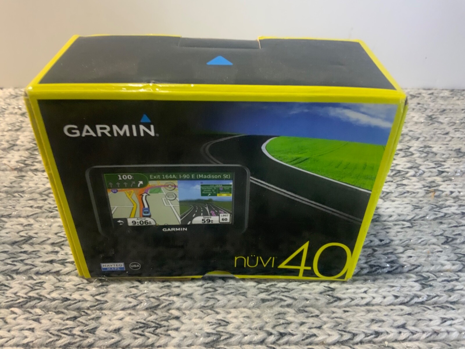 Garmin Nuvi 40LM Portable GPS Navigator 4.3-inch Touch Screen Bundle ...