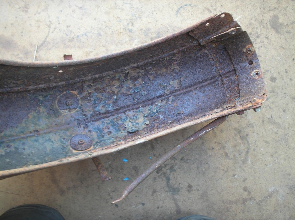 Velocette 350 500 MAC MSS swingarm type ? RUSTY rear back mudguard ...