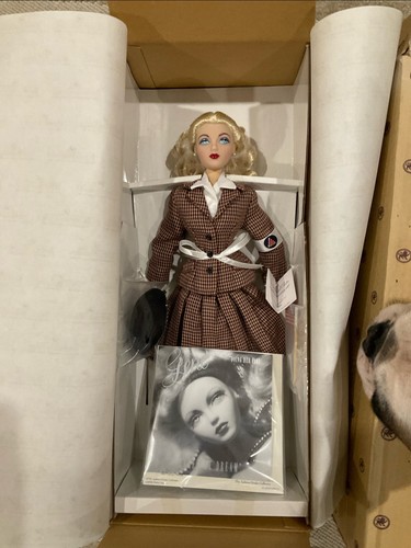 NRFB 2005 DOING HER PART Gene w/Shipper Ashton Drake Mel Odom Violet ...