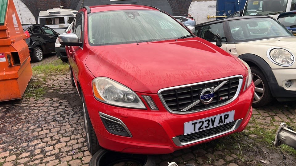 2010 Volvo XC60 2.4 D5 R-Design AUTO AWD ESTATE Diesel SPARES OR ...
