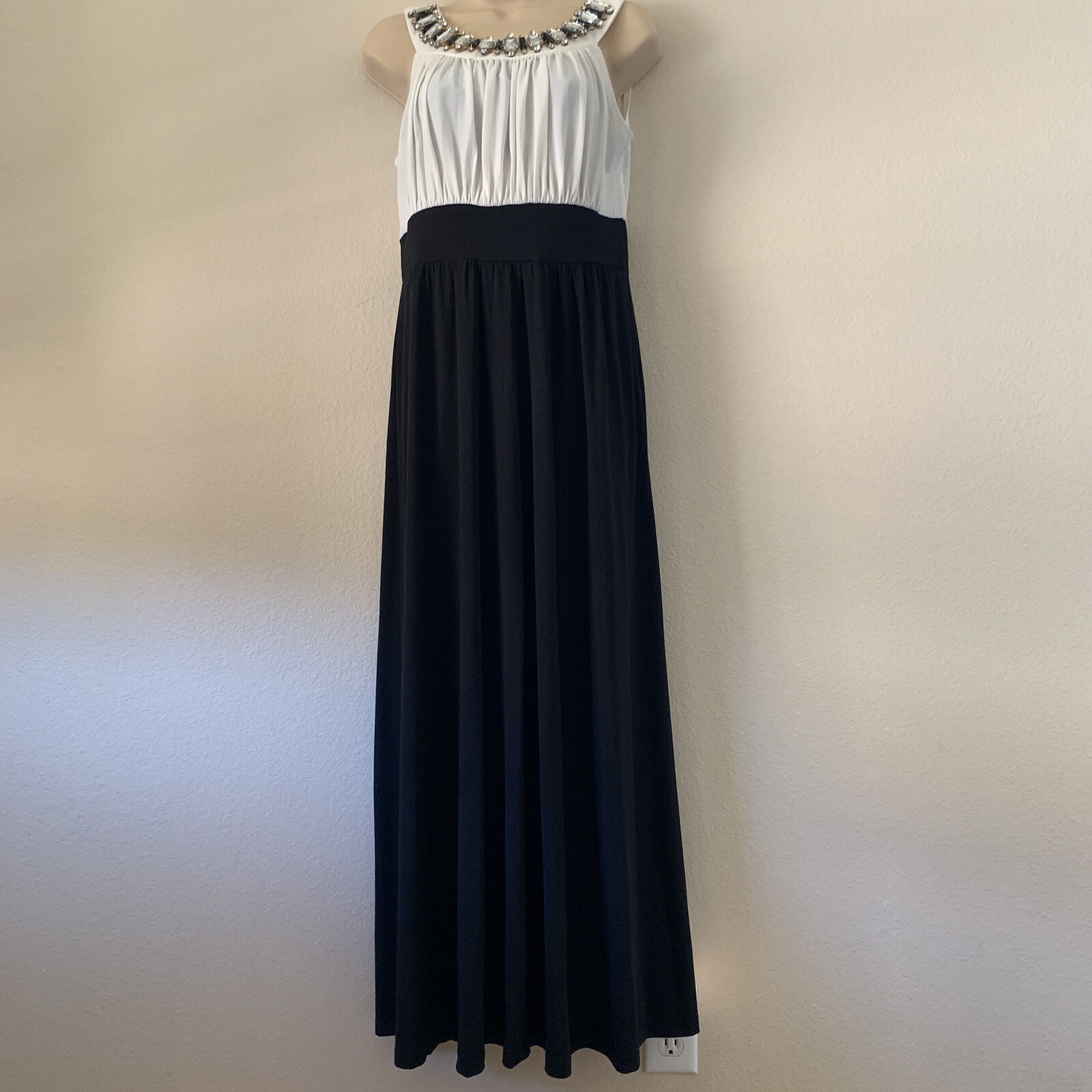 Haani Jeweled High Neck Long White And Black Dress Si… - Gem