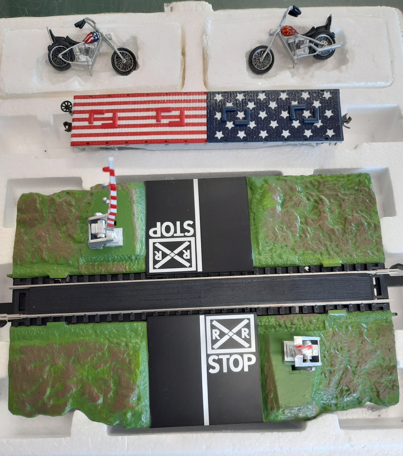 HAWTHORNE VILLAGE HO SCALE HARLEY DAVIDSON BACHMANN TRAIN SET | eBay