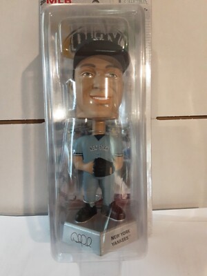 Derek Jeter MLB Edition Bobblehead With Collectibles Card. Ny Yankees 7 ...