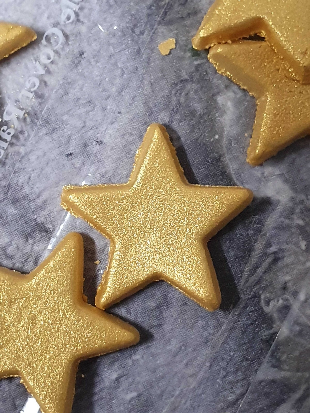 12 Edible Sugar Stars Cake Decorations Toppers Many Colours Cupcakes ...