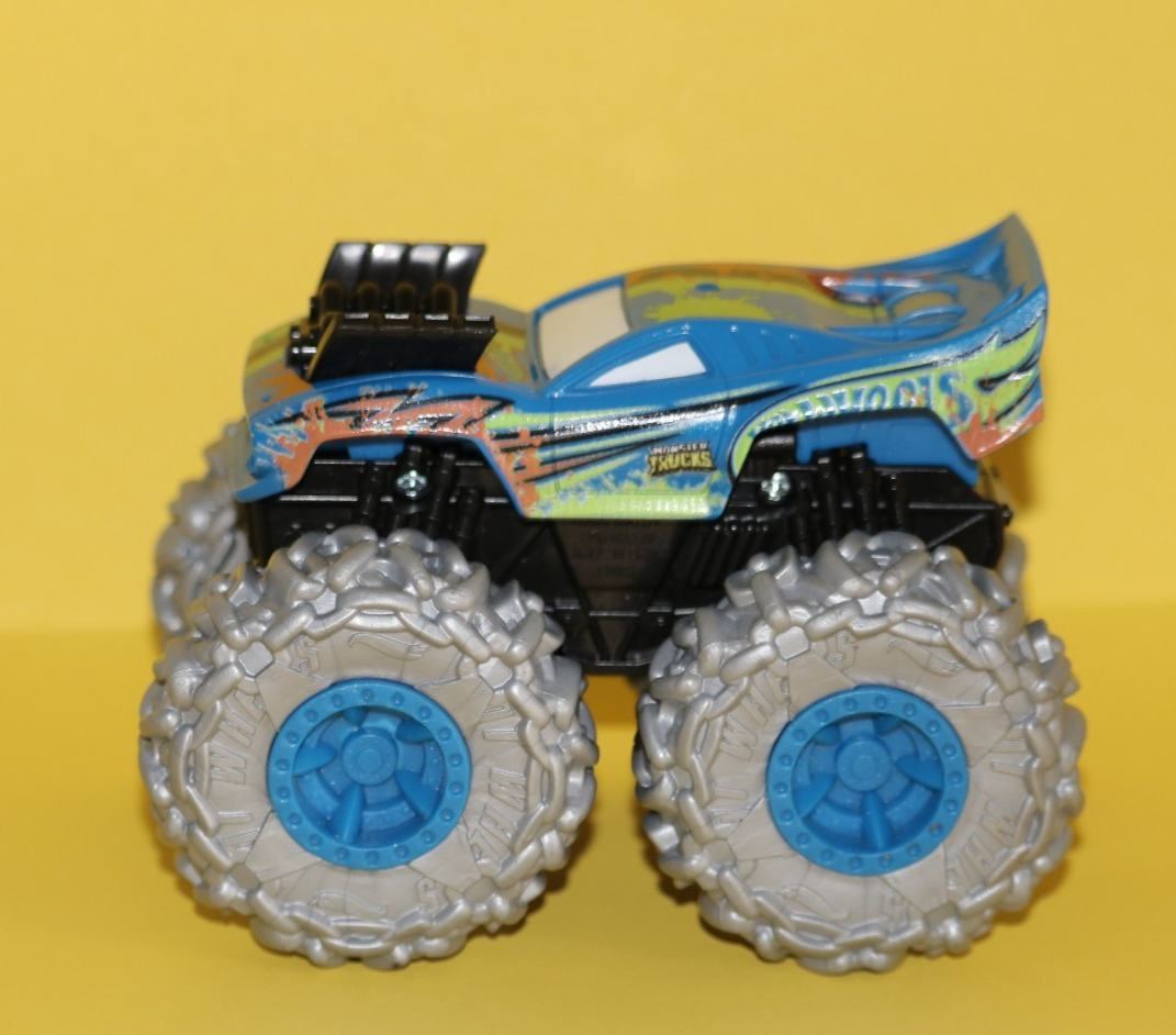 Hot Wheels Monster Trucks Twisted Tredz Rodger Dodger #43 | eBay