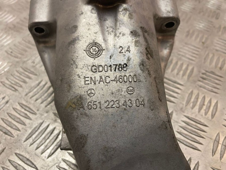 Mercedes-Benz C W205 2017 Diesel 150kW Engine mounting bracket UTO20046 ...