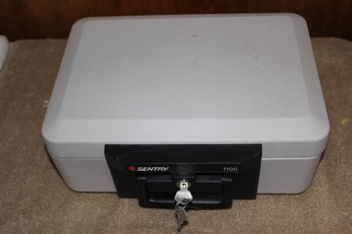 Sentry Fire Safe Security Chest 1100 Fire Proof with 2 keys - used but ...