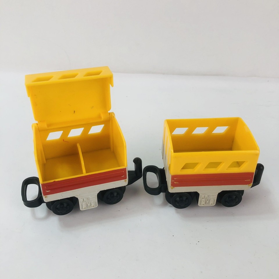 Fisher-Price GeoTrax Grand Central Station Yellow Train Engine 2 Cars ...
