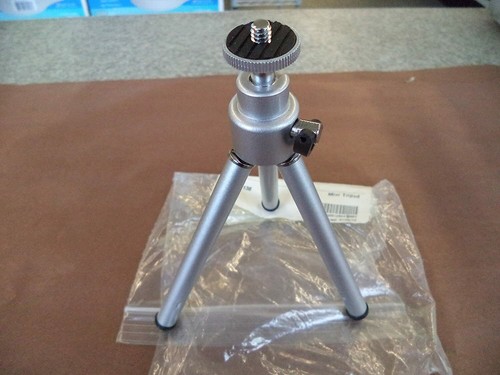 DYNEX 3.75" to 6.25" DIGITAL CAMERA SILVER MINI-TRIPOD ALUMINUM DX ...