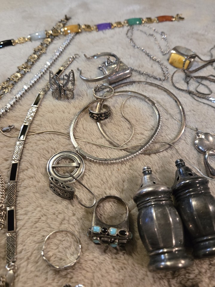 HUGE SCRAP STERLING SILVER JEWELRY LOT BROOCHES BRACELETS RINGS ECT 643 ...