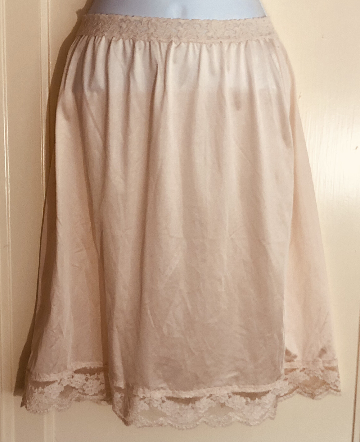 Vintage Olga Beige Shirt Half Slip With Lace Waistban… - Gem