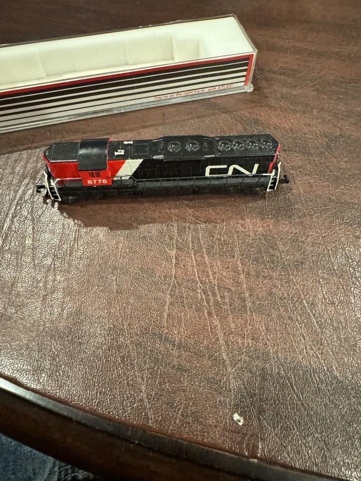 Atlas N custom painted SD9 CN DC Loco #8778 | eBay