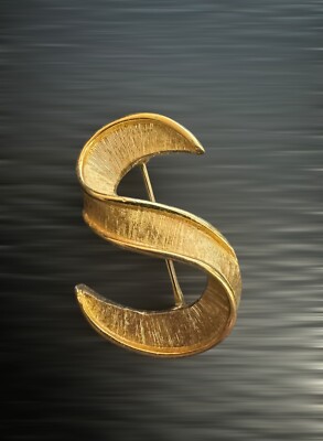 Vintage Crown Trifari Textured Gold Tone Letter “S” Monogram Initial ...