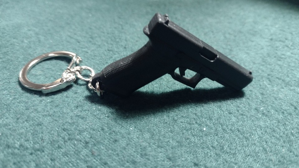 GLOCK 17 Gen 5 AUSTRIA 9X19 9MM Mini Firearm Gun Pistol KEYCHAIN SHOT ...