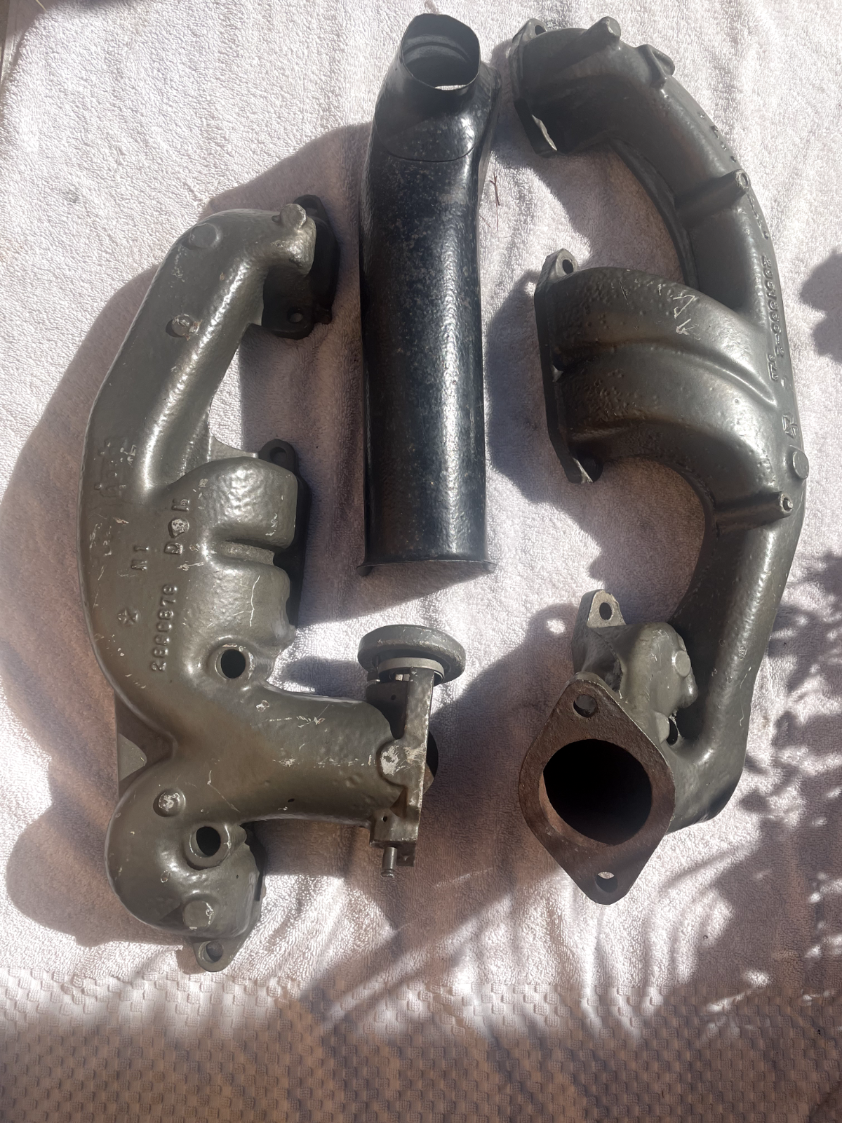 1969 70 Pair Mopar B & E Body HP Exhaust Manifolds Big Block 383 440 ...