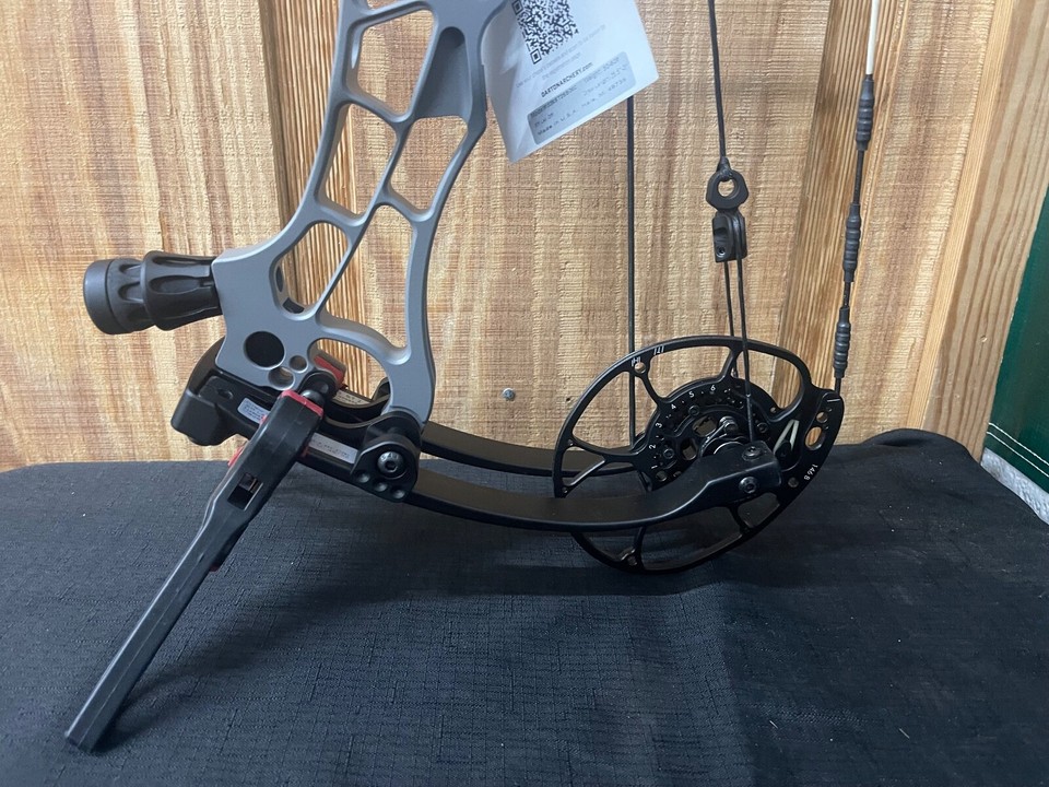 Darton Archery Sequel 33 ST 70lb Grey and Black RH BRAND NEW | eBay