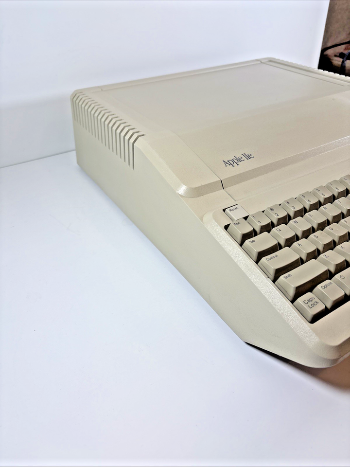 Vintage Apple IIe Computer A2S2 - Power Tested | eBay